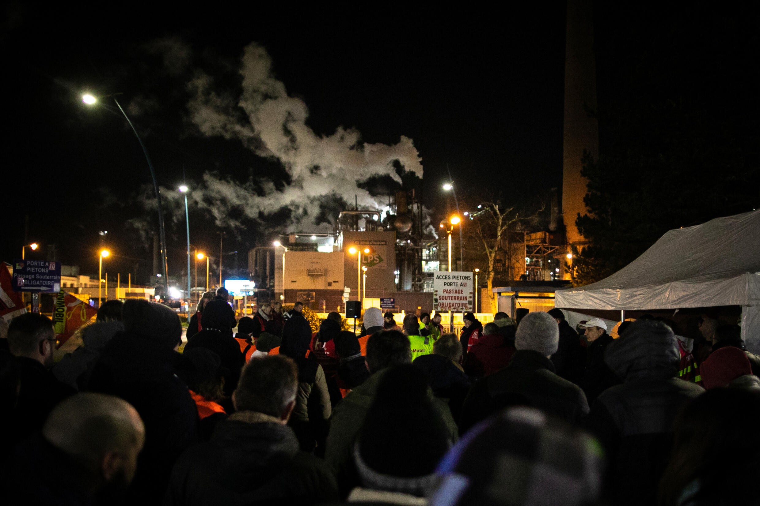 Mass rallies and strikes in France over Macron's pension reform