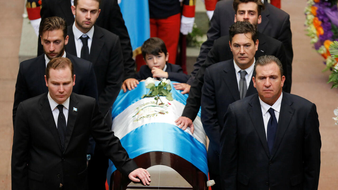 Con honores, Guatemala despide al expresidente Álvaro Arzú