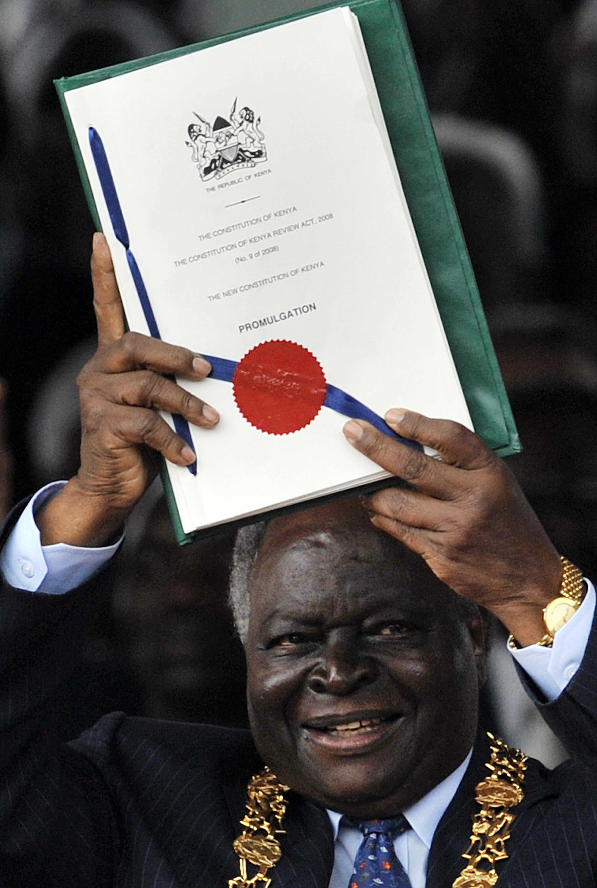 Mwai Kibaki: Former Kenyan president leaves mixed legacy