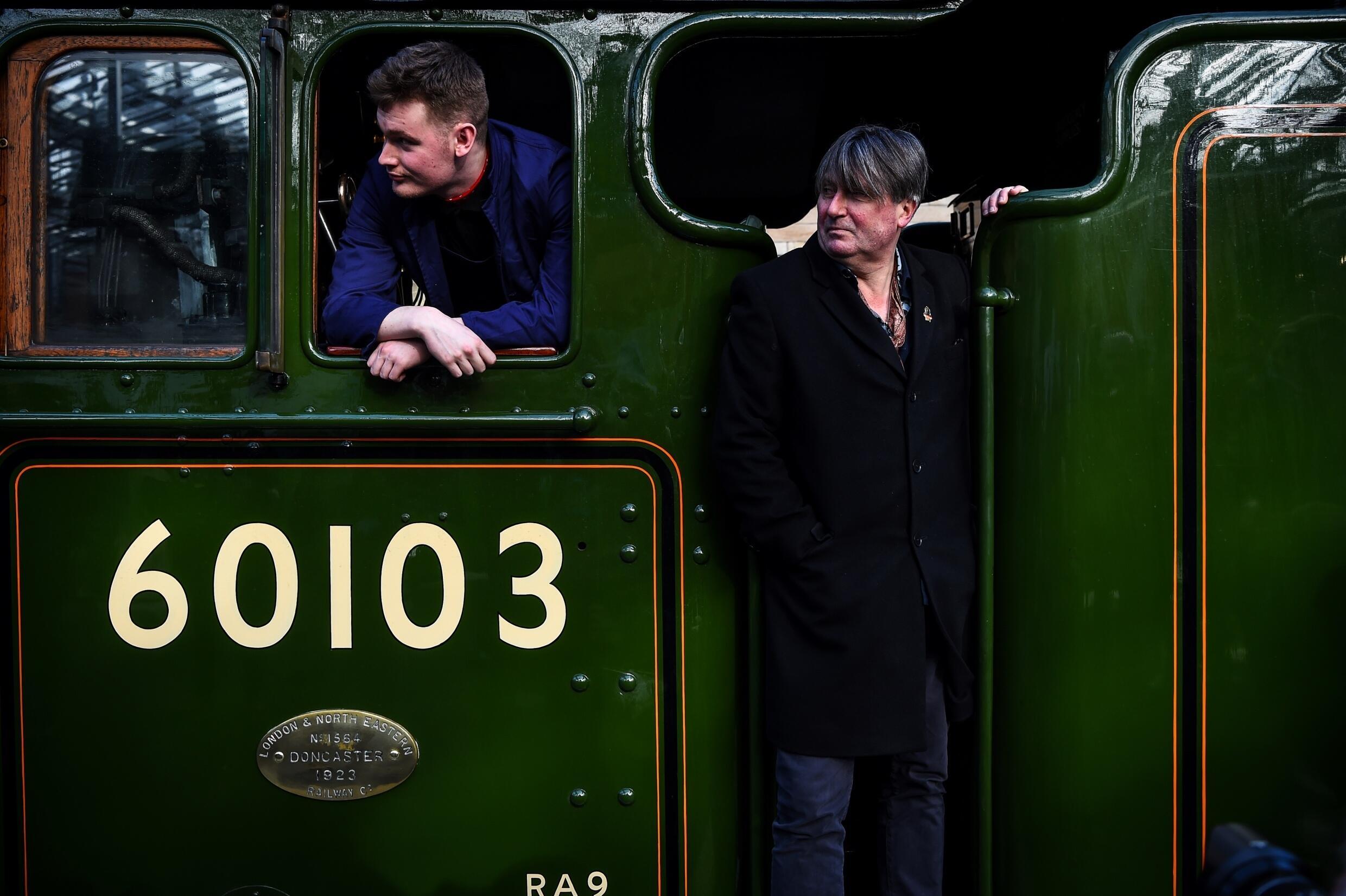Flying Scotsman whistles into Edinburgh for 100th birthday
