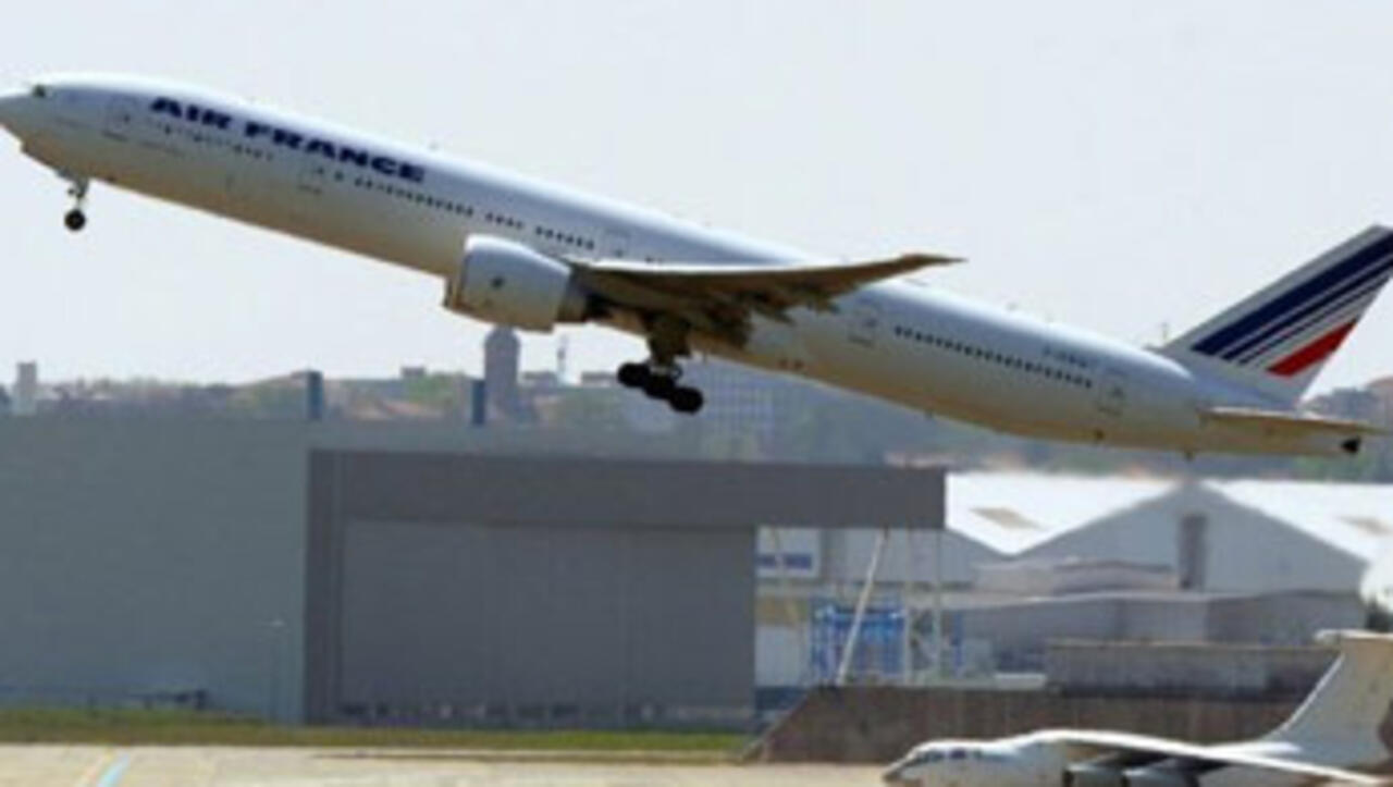 Threat of new ash cloud prompts new chaos despite lockdown easing