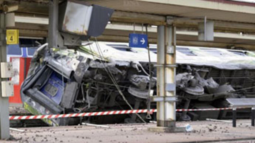 Faulty switch may have derailed train outside Paris