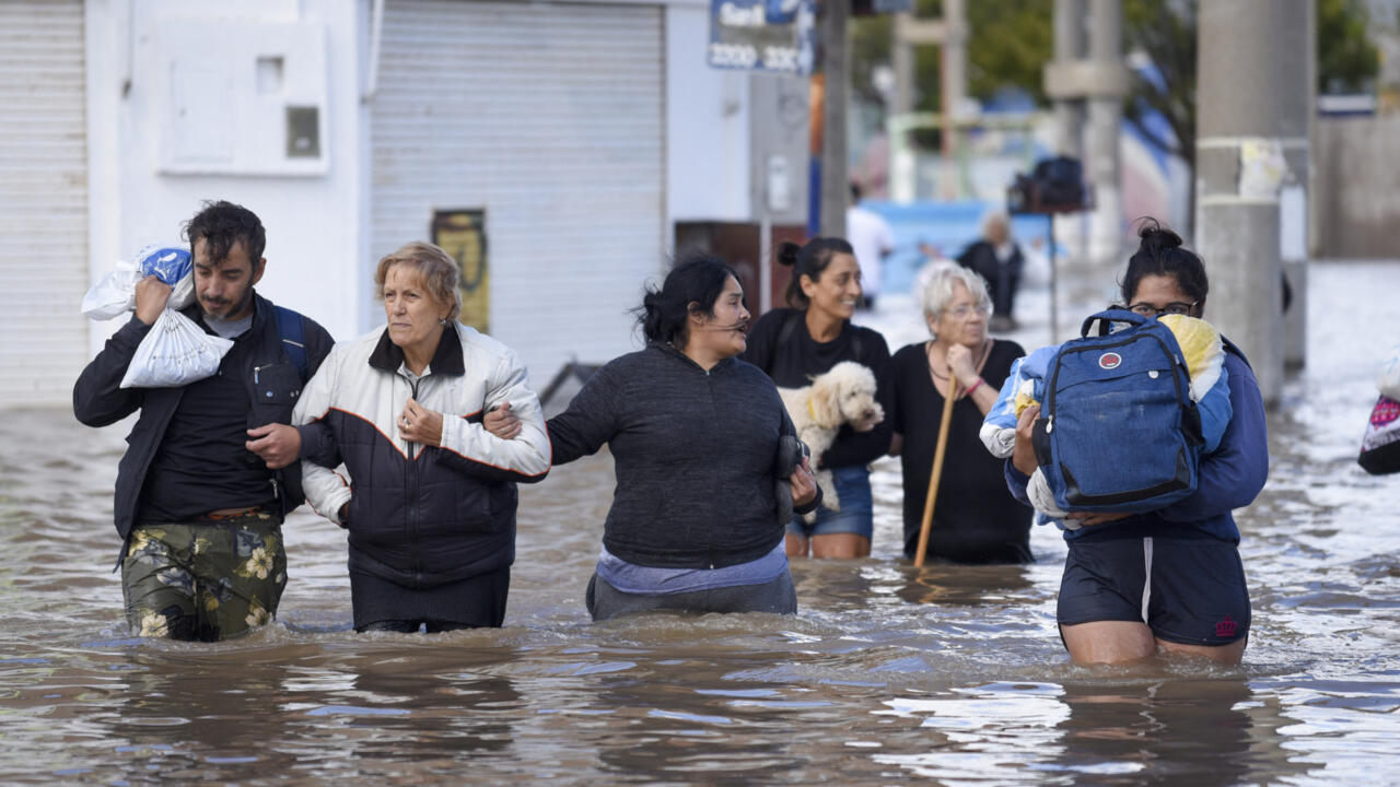 En imágenes: las inundaciones que han dejado al menos 16 muertos y ...