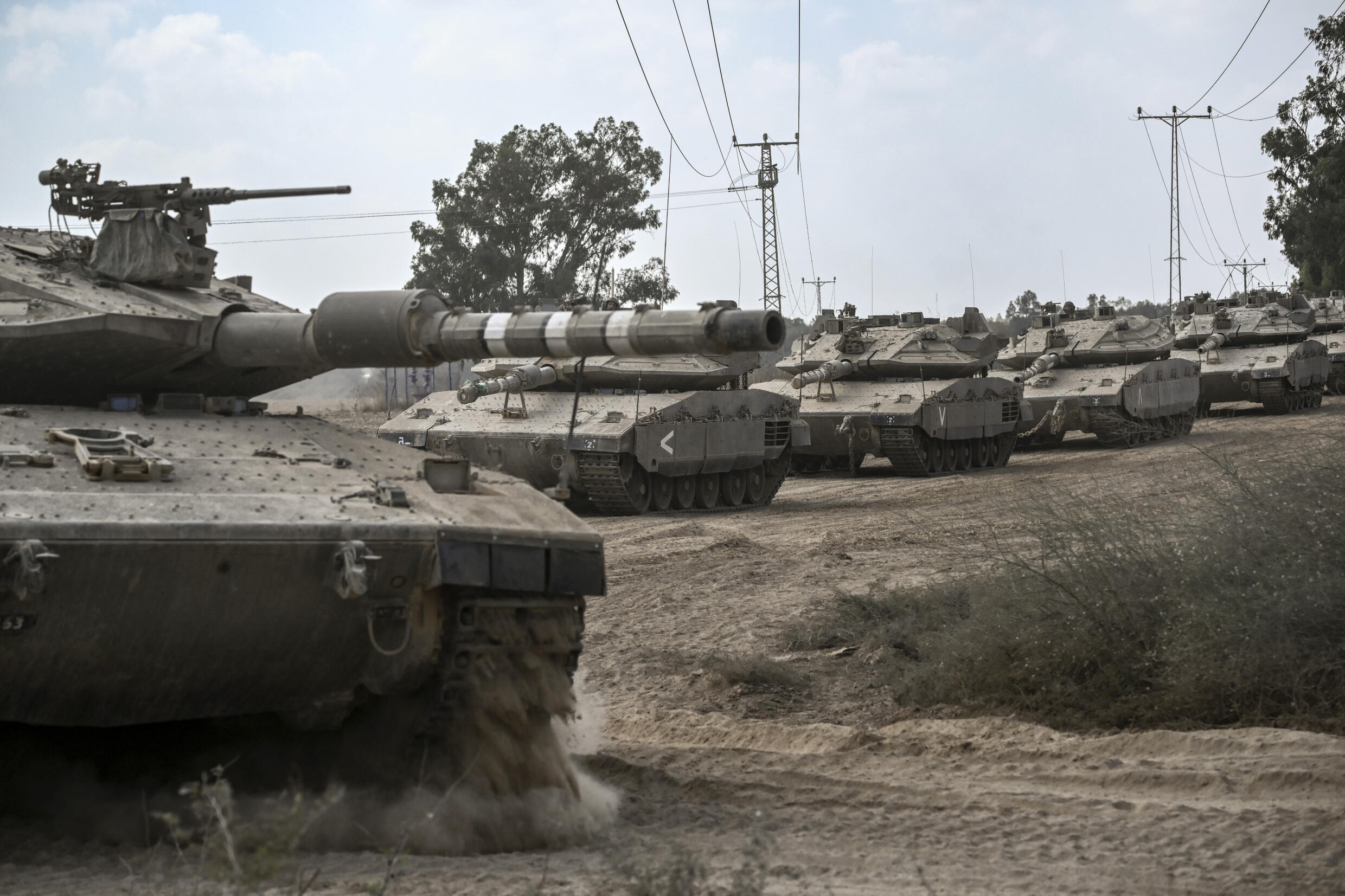 Thousands flee north Gaza after Israel evacuation warning