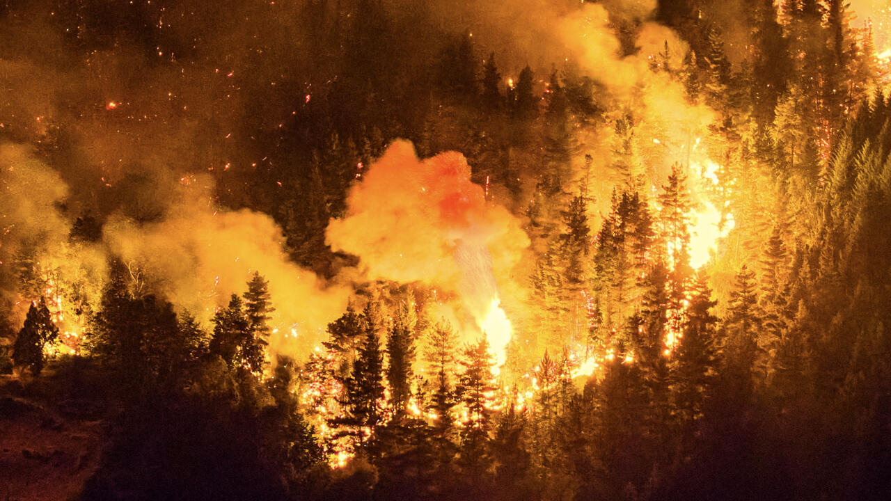 3,000 tourists evacuated as Argentine Patagonia battles wildfires