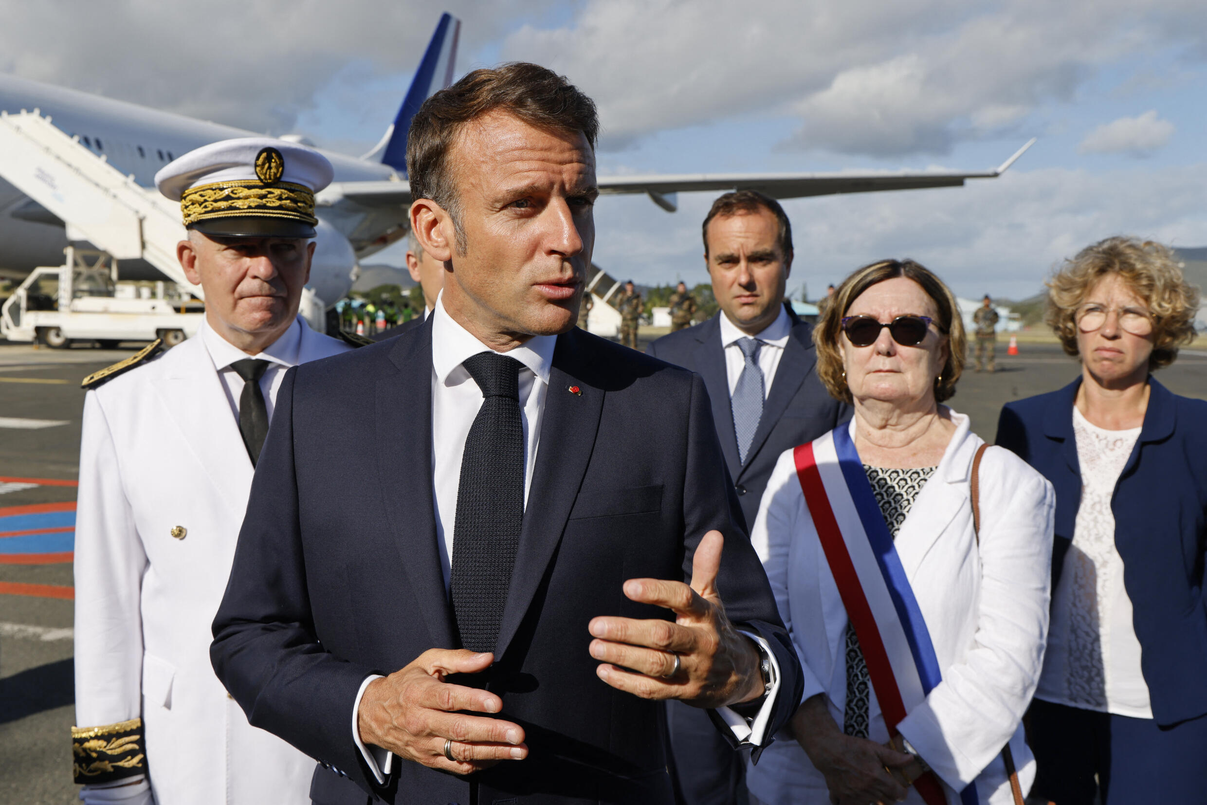 Tensión en Nueva Caledonia: un séptimo muerto pese a la visita de Macron