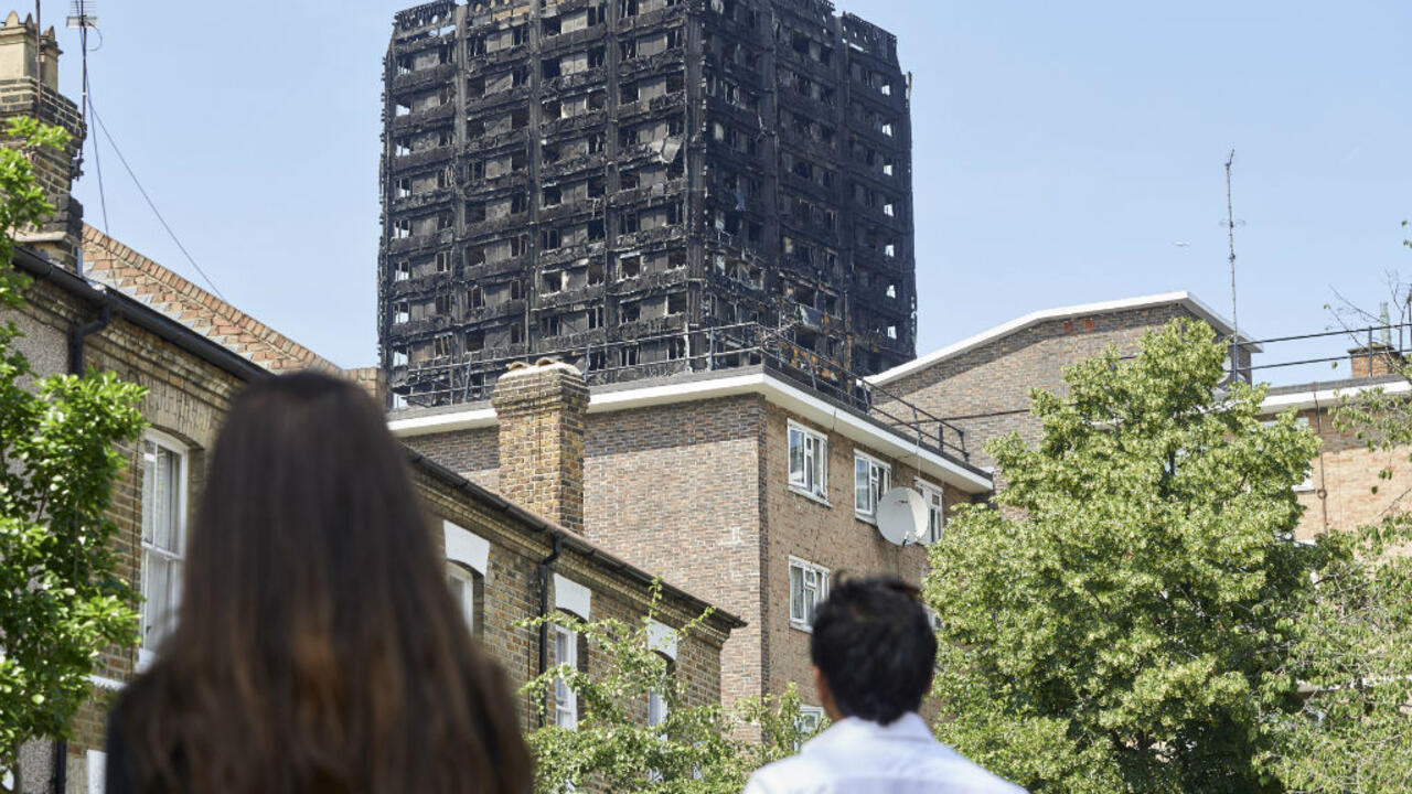 Tour Grenfell : près de 600 tours présentent les mêmes dangers en ...