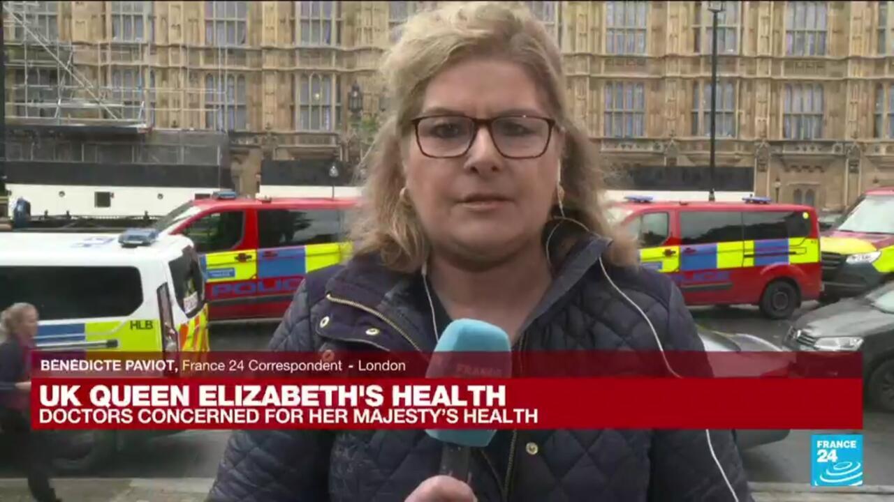 Family rush to be with Queen Elizabeth as doctors voice concern - France 24