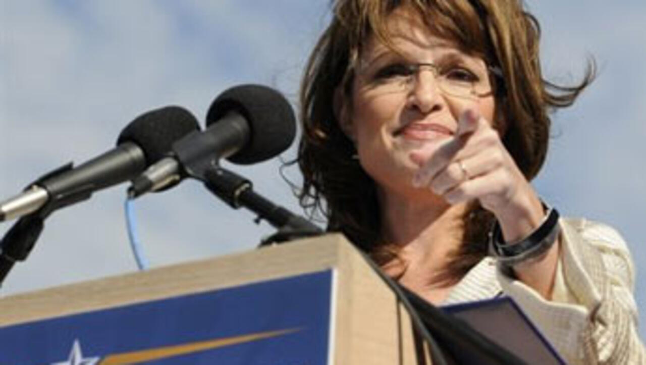 Palin attempts self-mockery on comedy TV