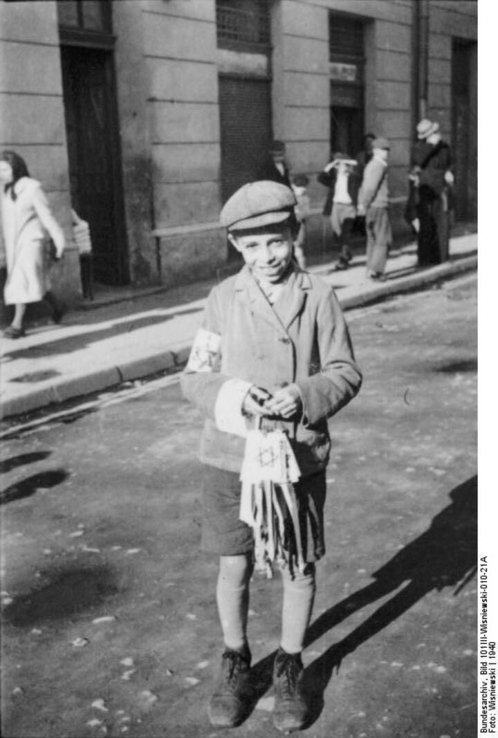 Il y a 80 ans, "le marquage" des juifs par l'étoile jaune en zone ...