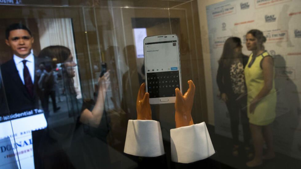 Daily Show curates Trump's 'so amazing' tweets in 'Presidential Twitter ...