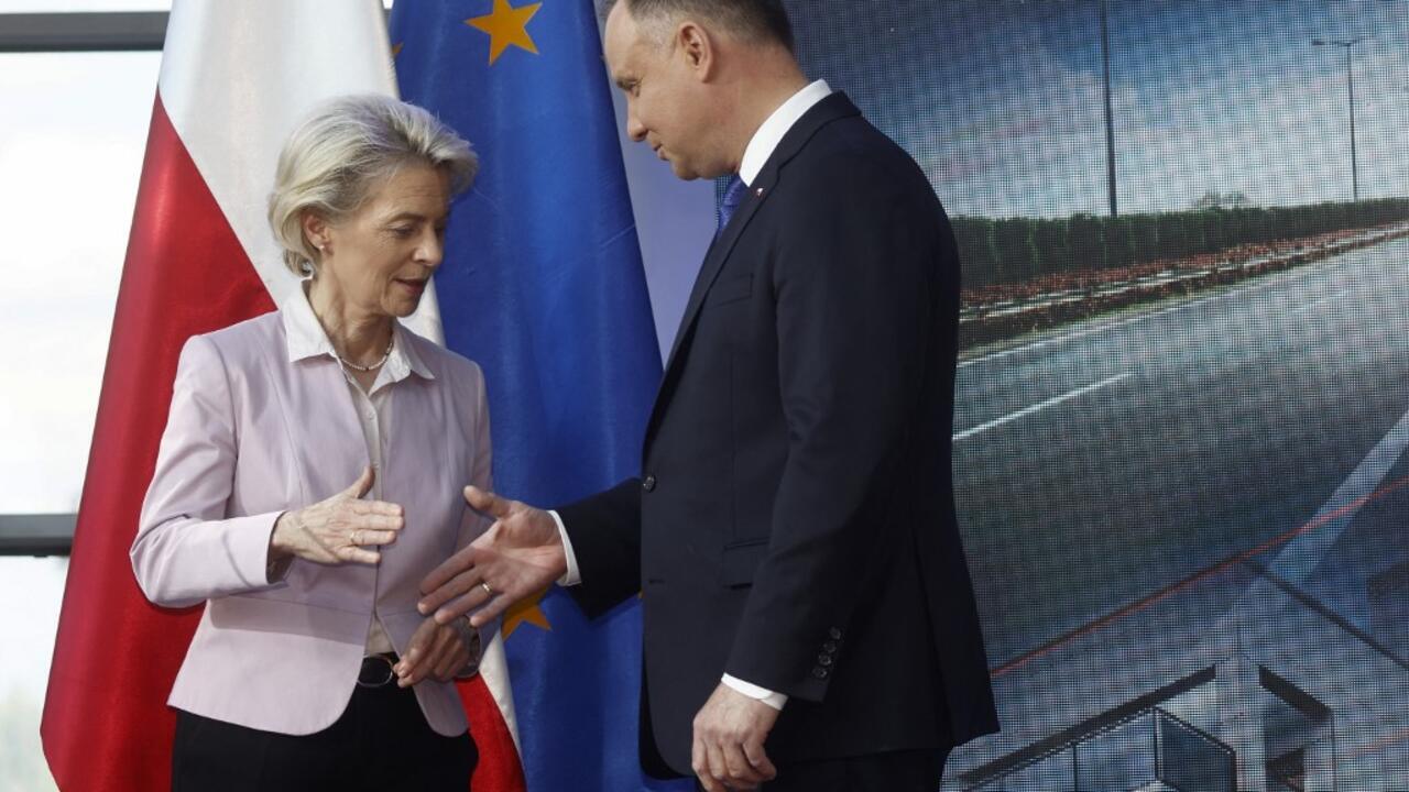 Poland must enact judicial reforms to receive Covid aid, says EU chief