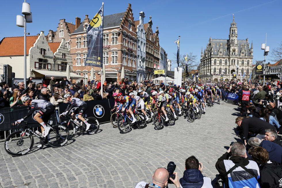Tadej Pogacar gana su segundo Tour de Flandes y se toma la revancha frente a Mathieu Van der Poel