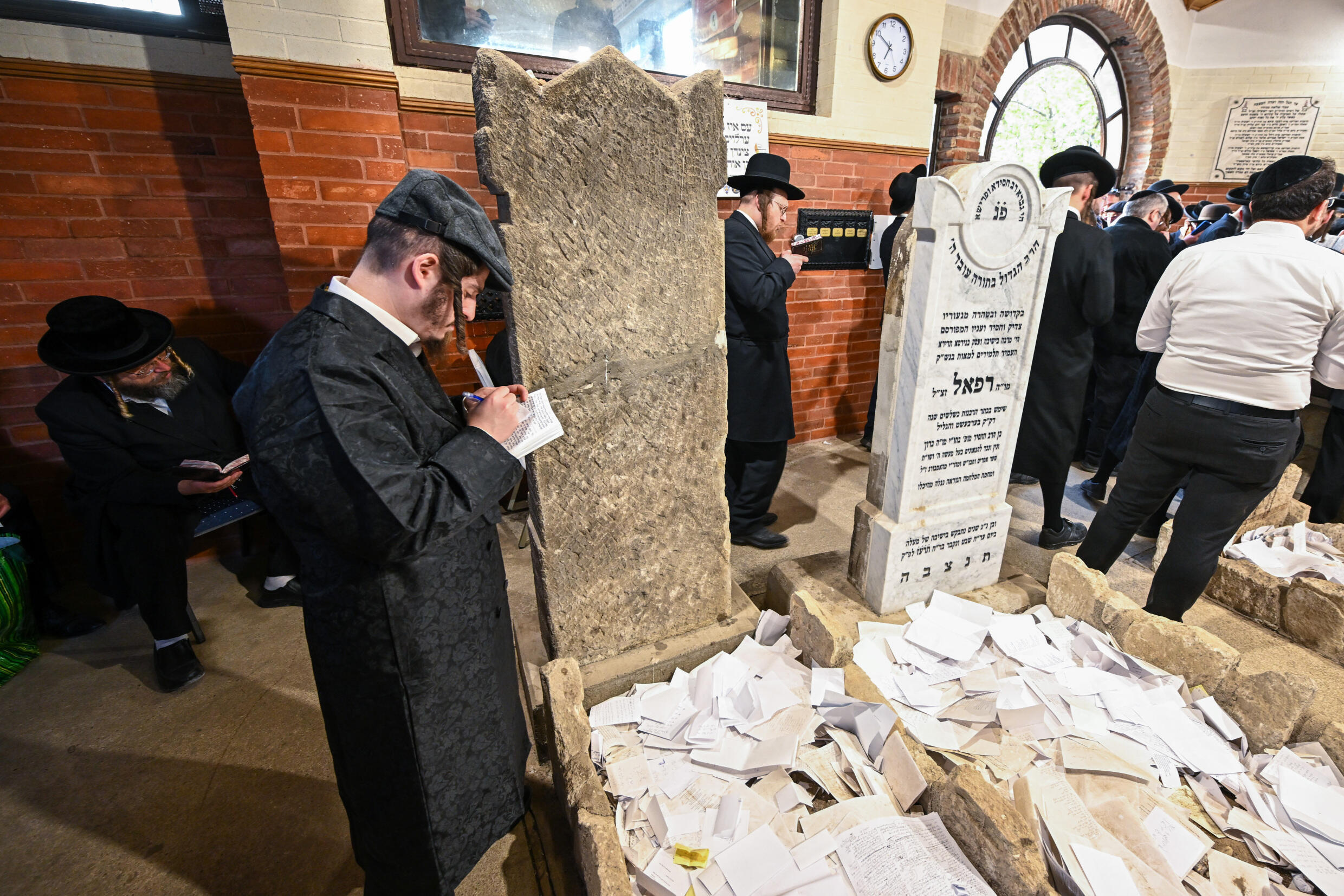 Cult of 'Miracle Rabbi' transforms sleepy Hungarian village
