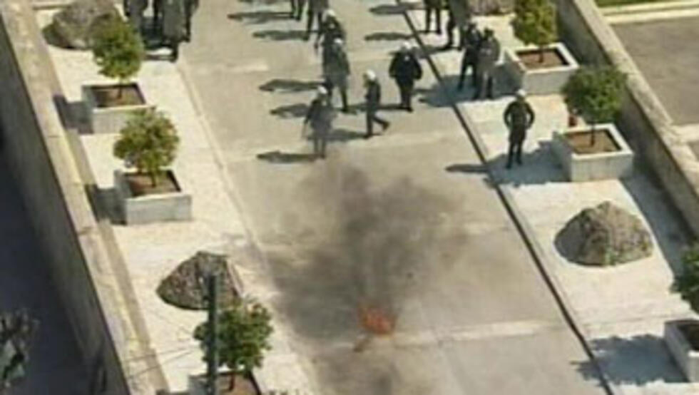 Violence erupts as Greeks stage general strike