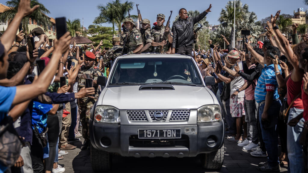 Madagascar army installs new chief, president denounces power grab