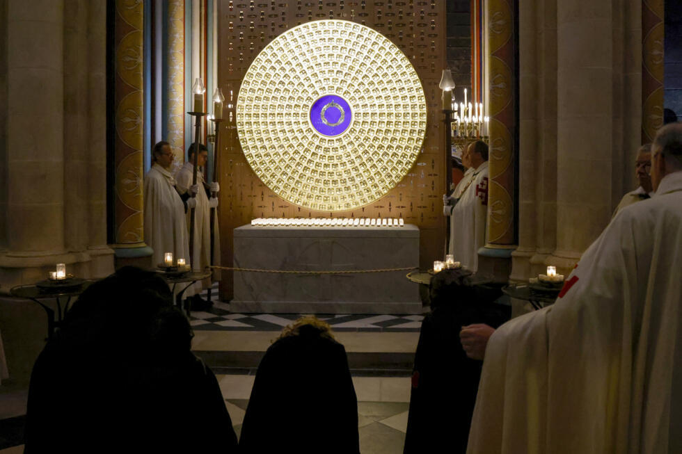 La couronne d'épines, relique la plus précieuse de Notre-Dame, retrouve ...