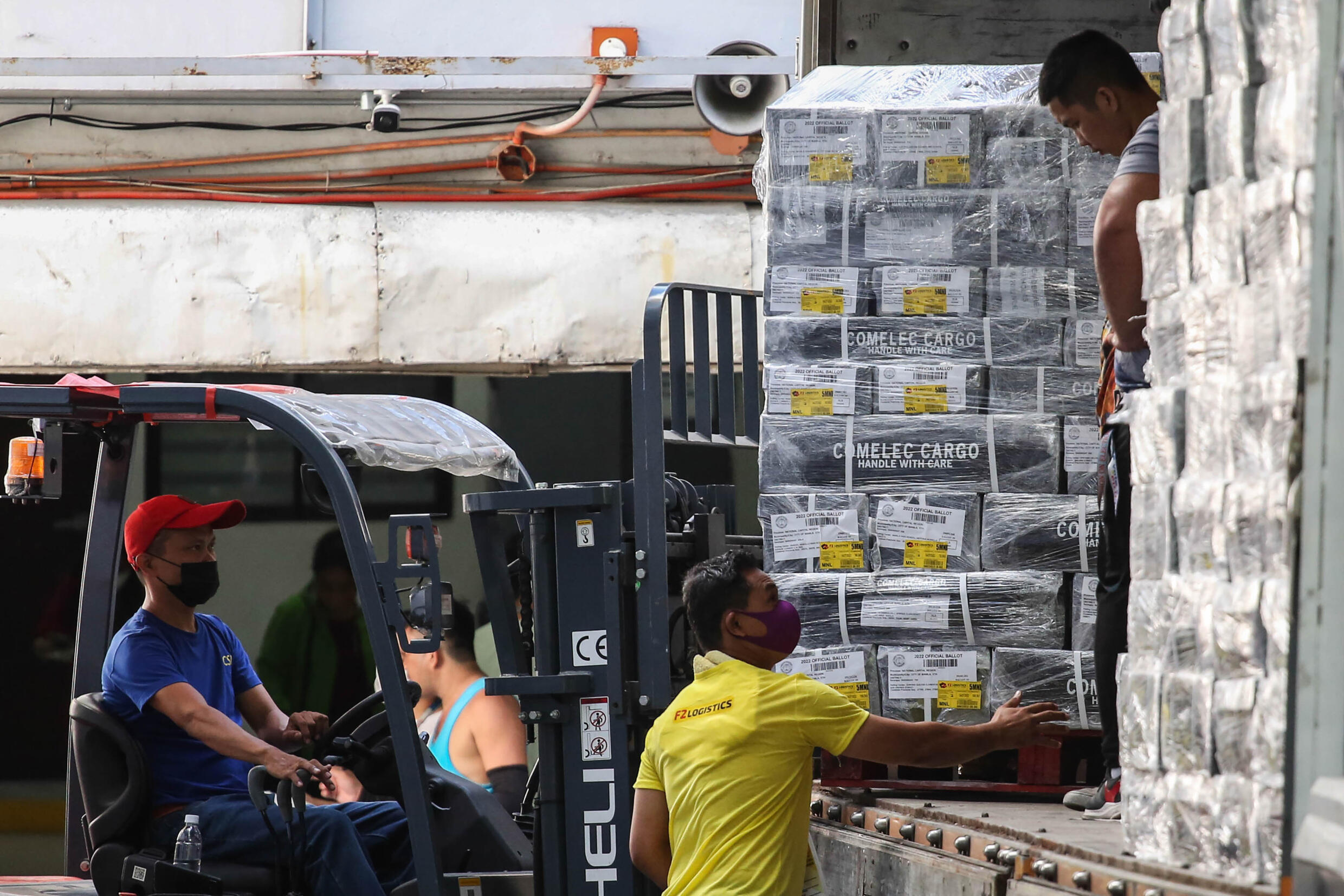 Marcos Jr on verge of historic win as Philippine presidential campaign ends