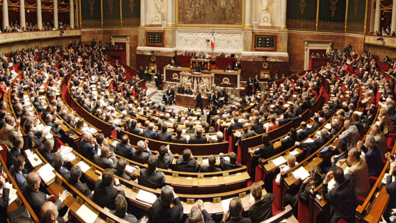 French lawmakers approve €50bn deficit-reduction plan
