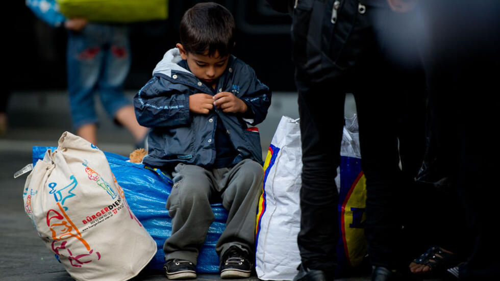 Migrants welcomed with applause in Germany