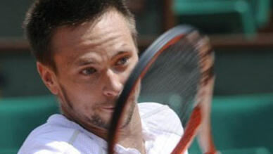 All-conquering Soderling reaches final