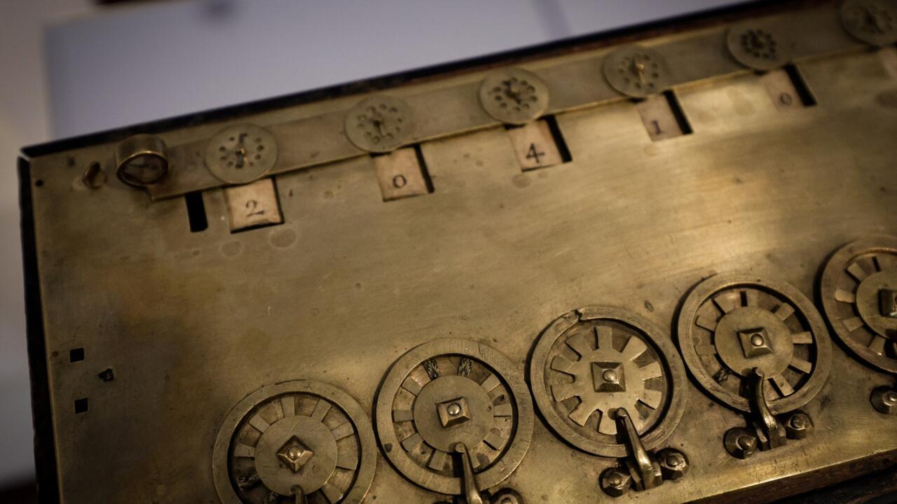 Enchères: la justice suspend toute exportation de la machine à calculer ...