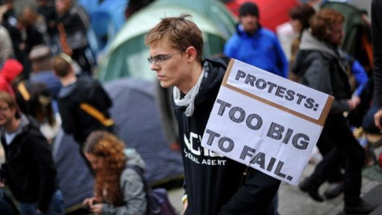 UK students march on London in new fees protest