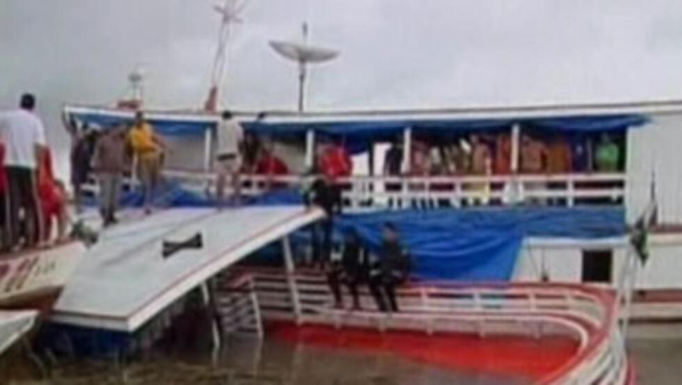 Party boat sinks with over 100 on board