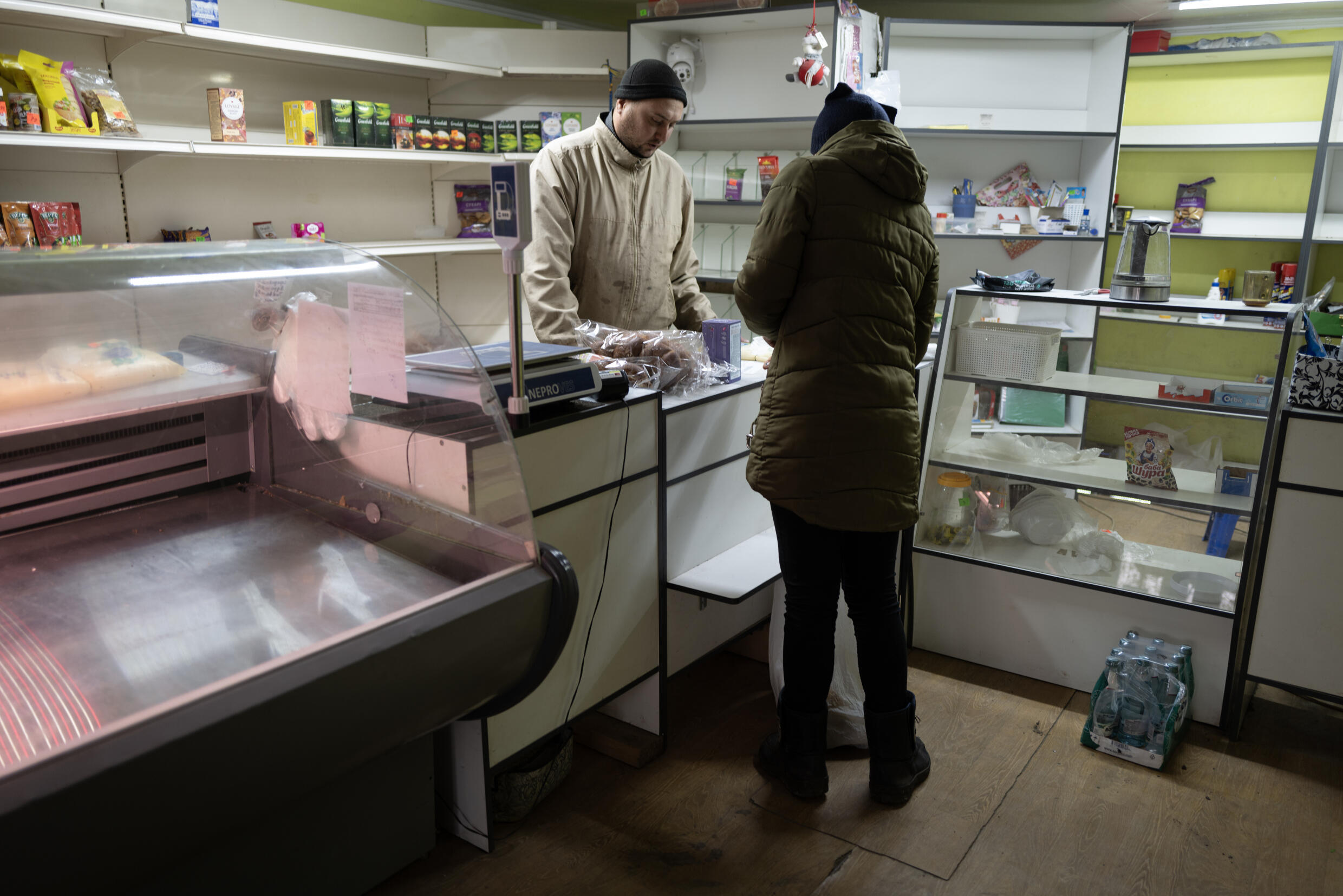 Russian net tightens around last civilians left in eastern Ukraine