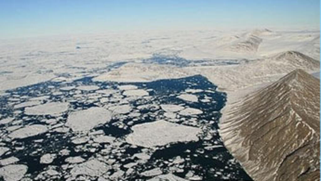 Canada's Arctic ice shelves breaking apart - France 24