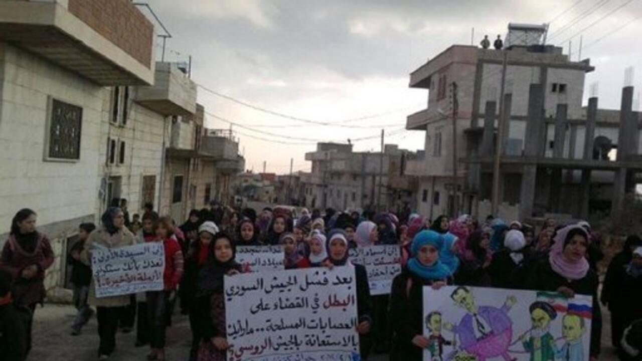 Les Syriens manifestent à Hama, les discussions se poursuivent à l’ONU