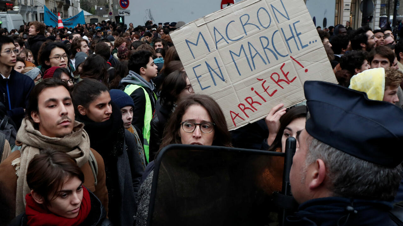 French students protest at hundreds of schools for 'Black Tuesday'