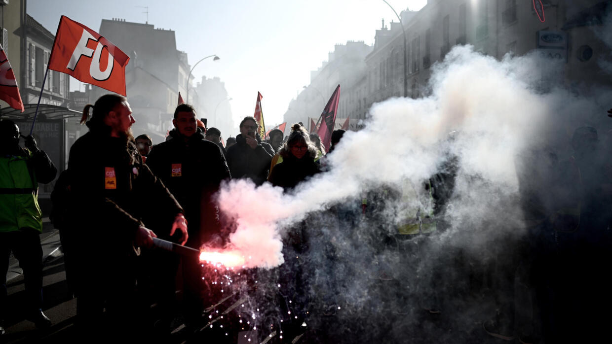 French strikes fizzle, but protests take a radical turn - France 24