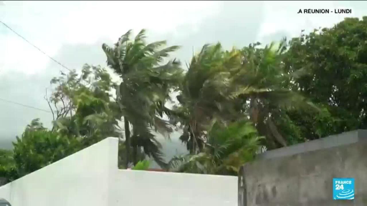 Le cyclone Emnati touche terre à Madagascar - France 24