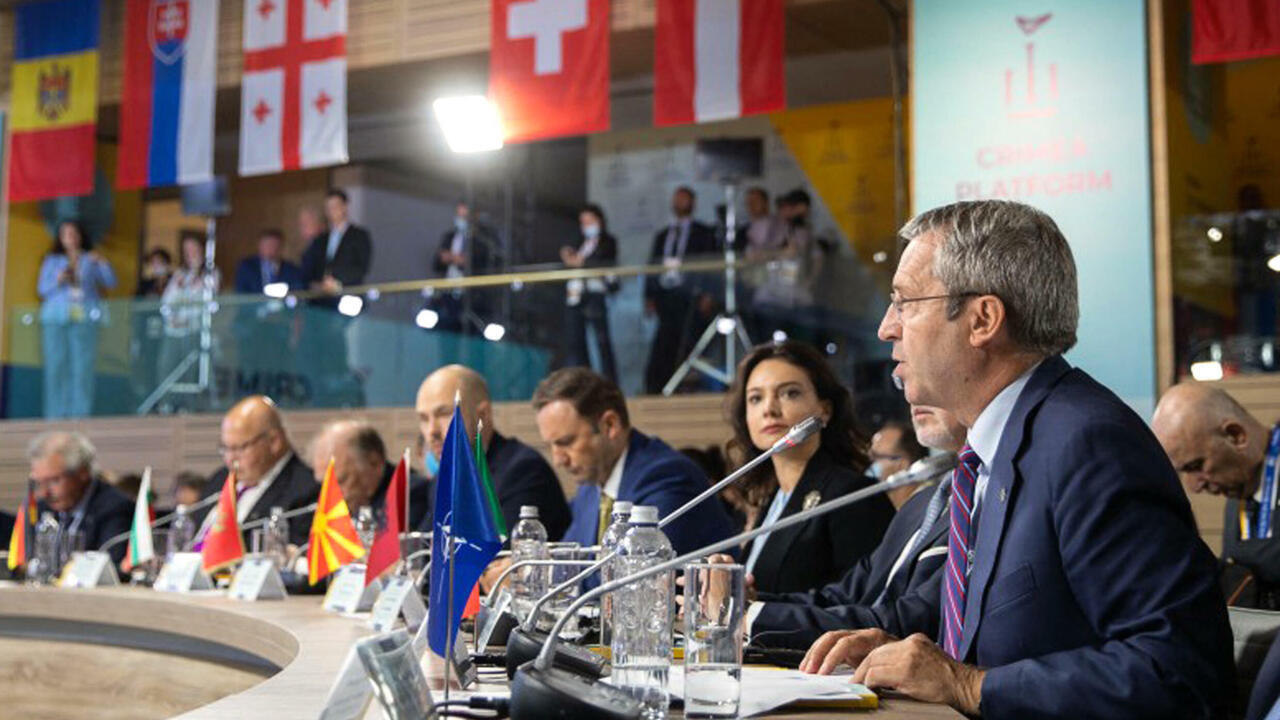 Ukraine opens international summit calling for 'return' of Crimea from ...