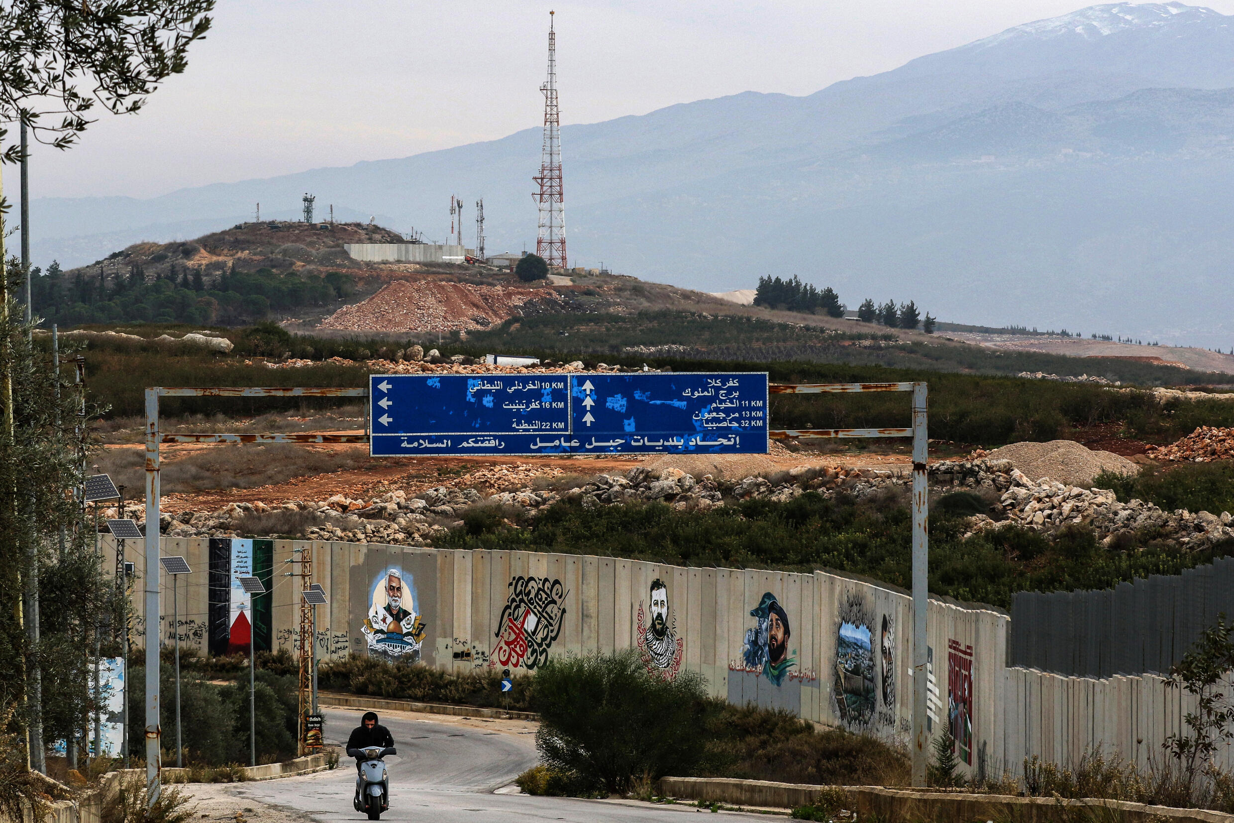 Lebanese return to find bombed-out houses near Israel border