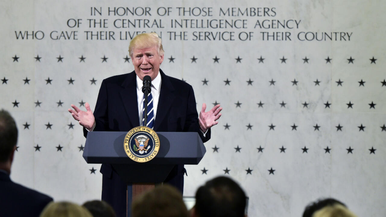 En visite à la CIA, Donald Trump assure l’agence de son soutien "à 1000 %"