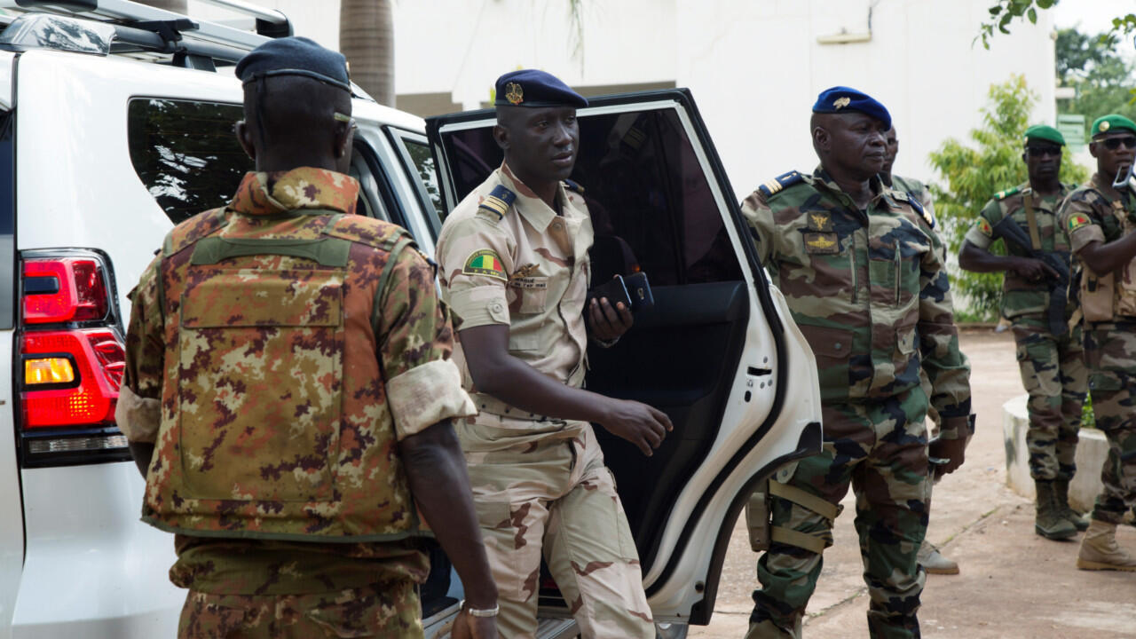 Divisions emerge between Mali junta, opposition leaders