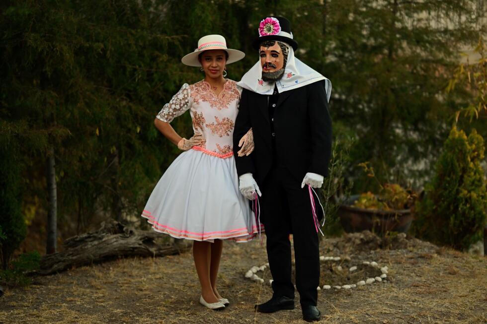 Mexican carnival mocks European colonizers