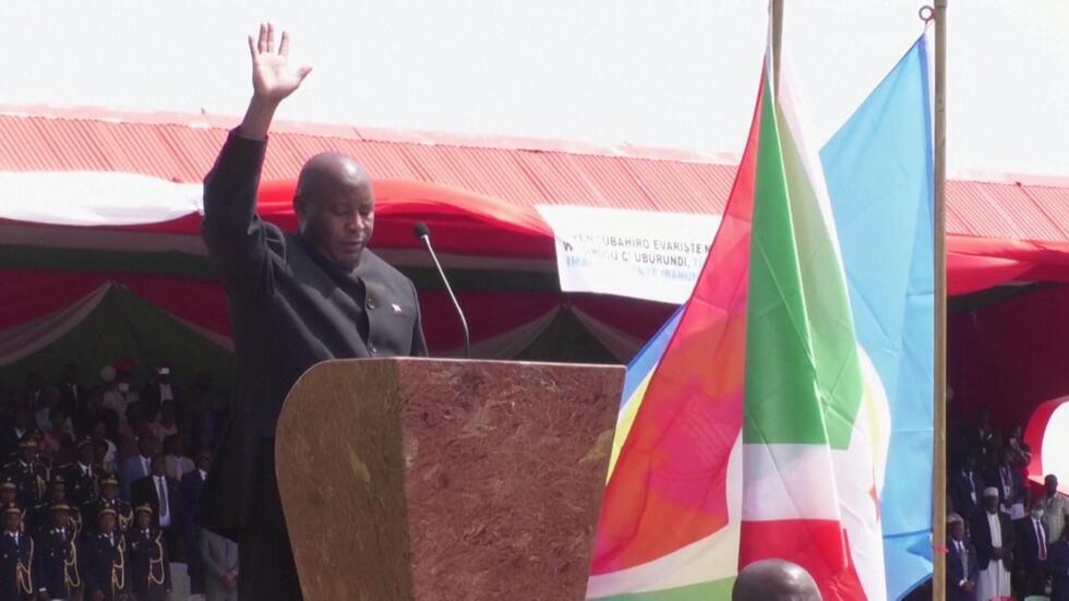 Évariste Ndayishimiye, investi président du Burundi avec deux mois d'avance sur la date prévue ...