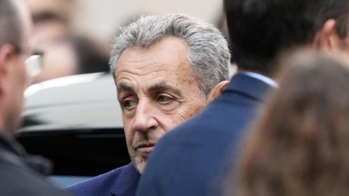 Supporters and opponents of Nicolas Sarkozy disagree on prison sentence ...