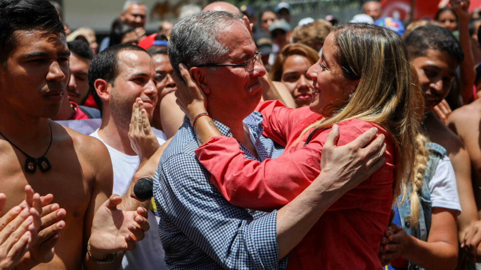 Venezuela: el opositor Juan Requesens se comunica con su familia