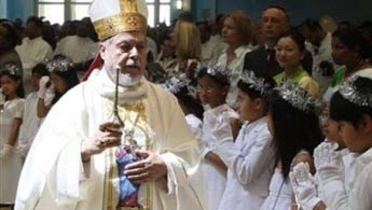 Christians gather in first church ever built in Qatar