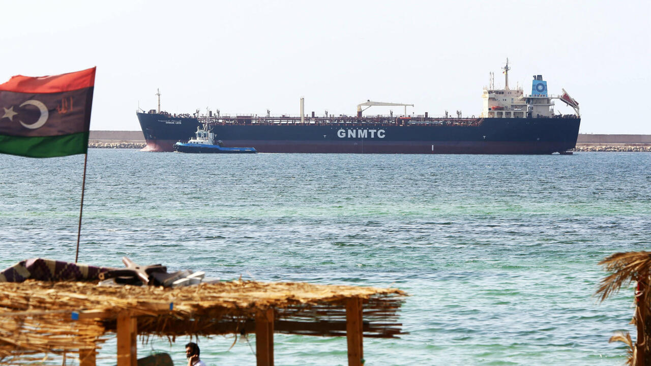 Libyan rebel government ships first oil cargo in defiance of Tripoli