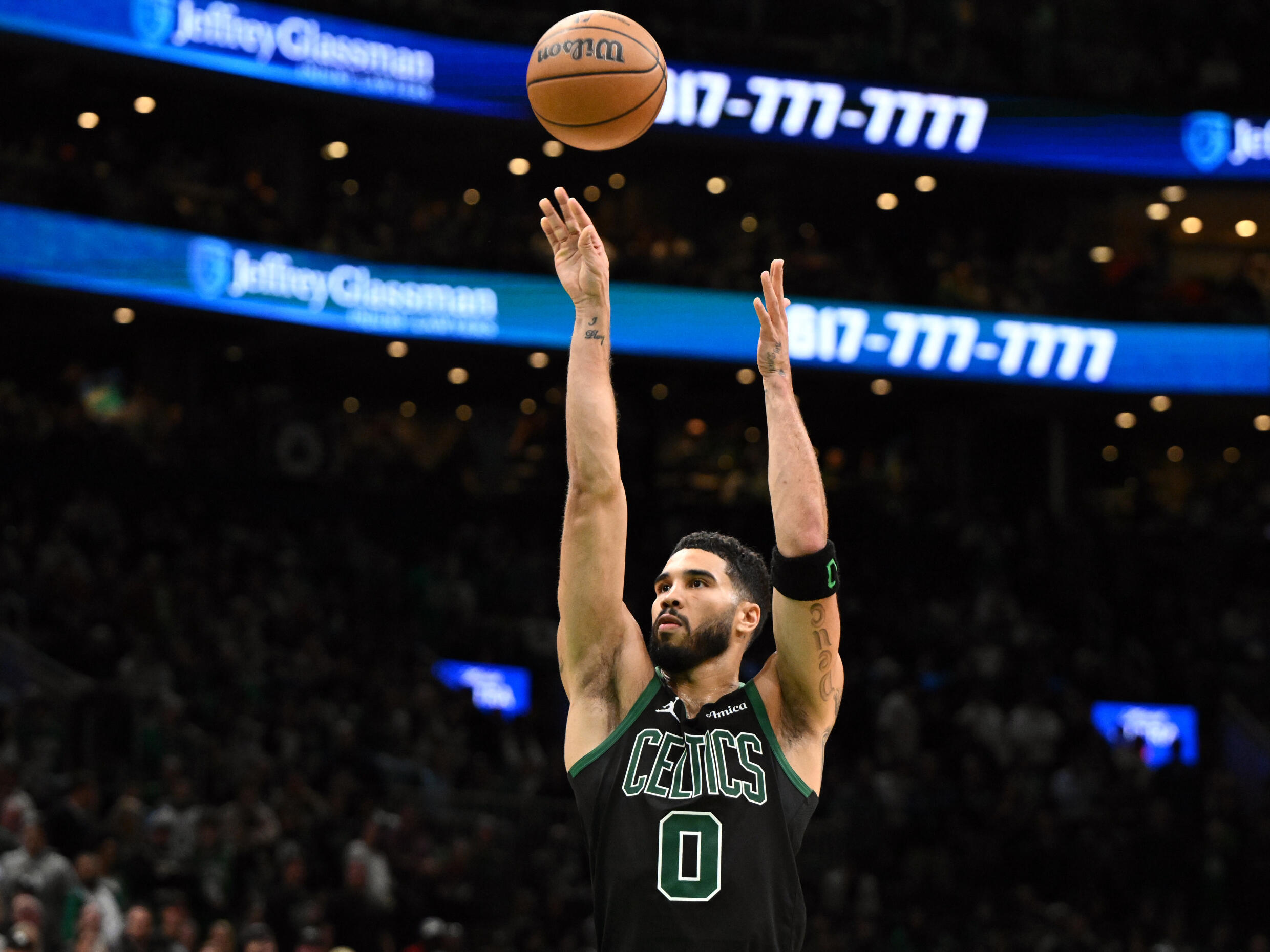 Cavs ride huge first half to crushing win over Warriors