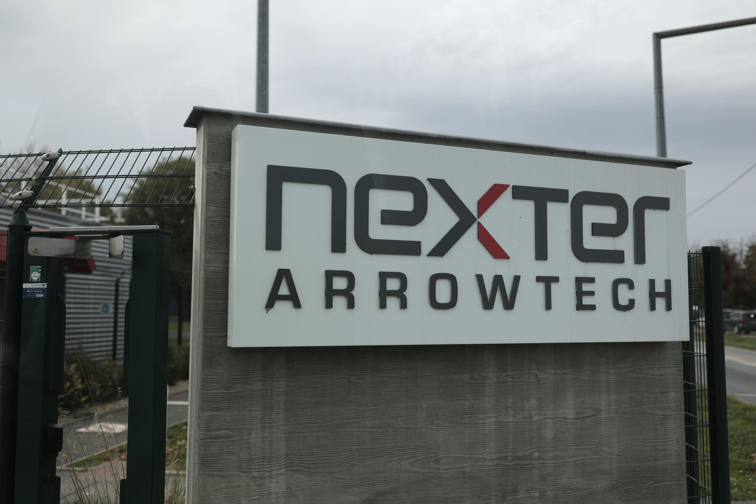 A Bourges, Macron met l'accent sur "l'économie de guerre"