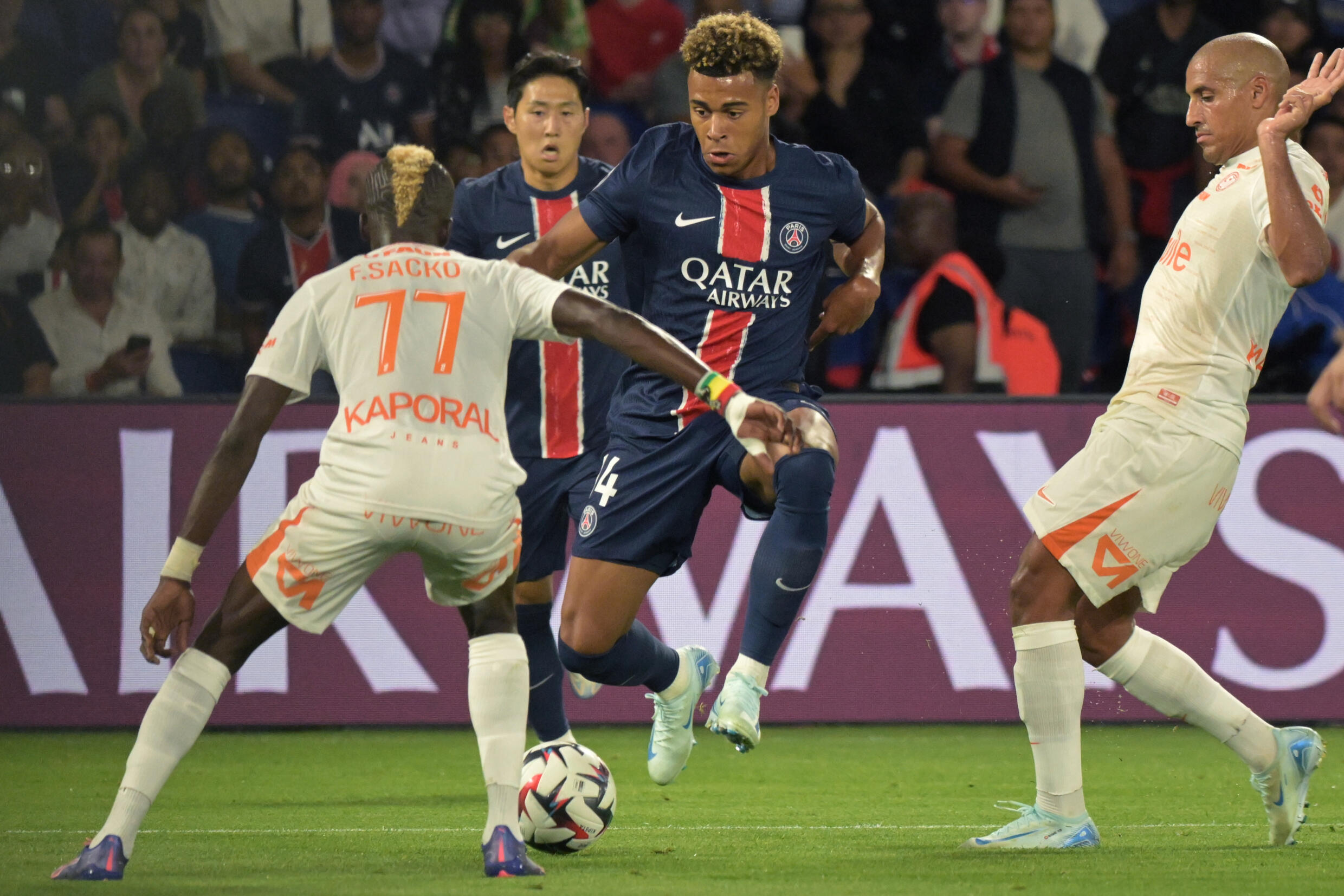 Barcola scores twice as 'perfect' PSG hit six past Montpellier