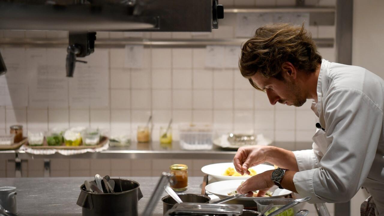 Guide Michelin 2025 : Hugo Roellinger, le chef marin digne successeur ...