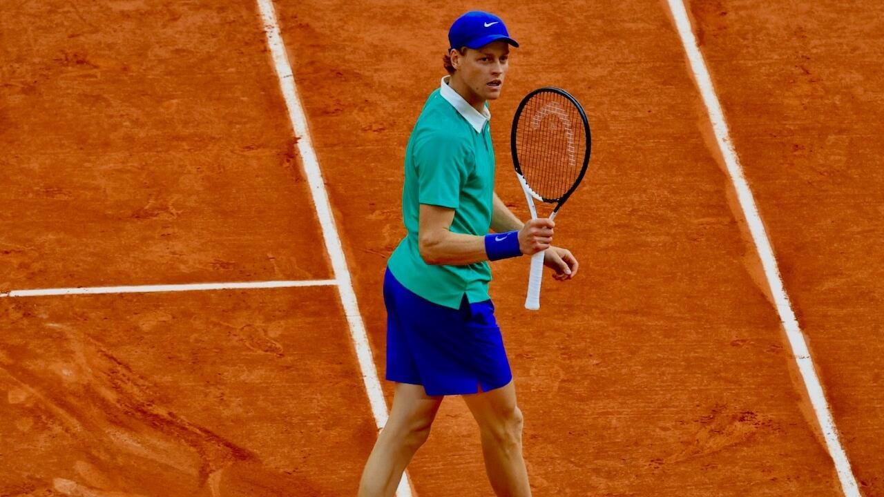 Roland-Garros : Sinner réduit Djokovic à l'impuissance et rejoint ...