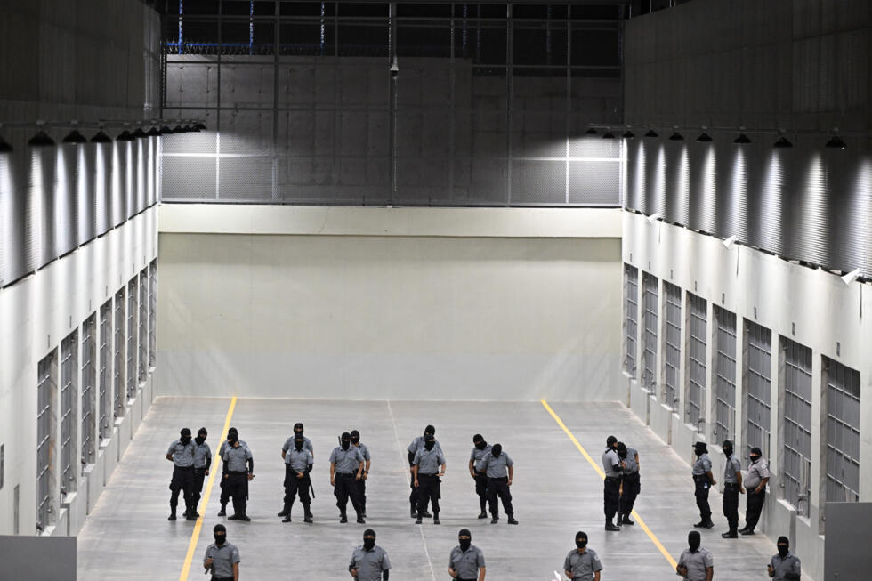 ¿Cómo es por dentro la nueva cárcel de El Salvador, la más grande de América?